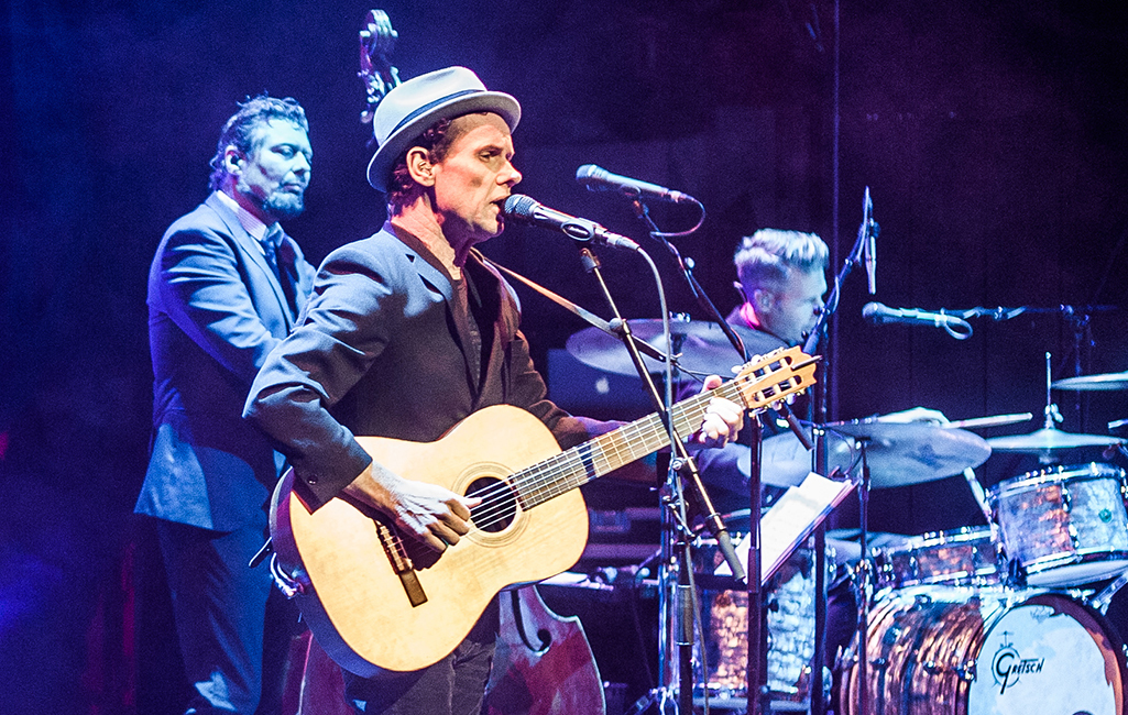 Bo Kaspers Orkester gör lyxig, spretig julkonsert - Recension